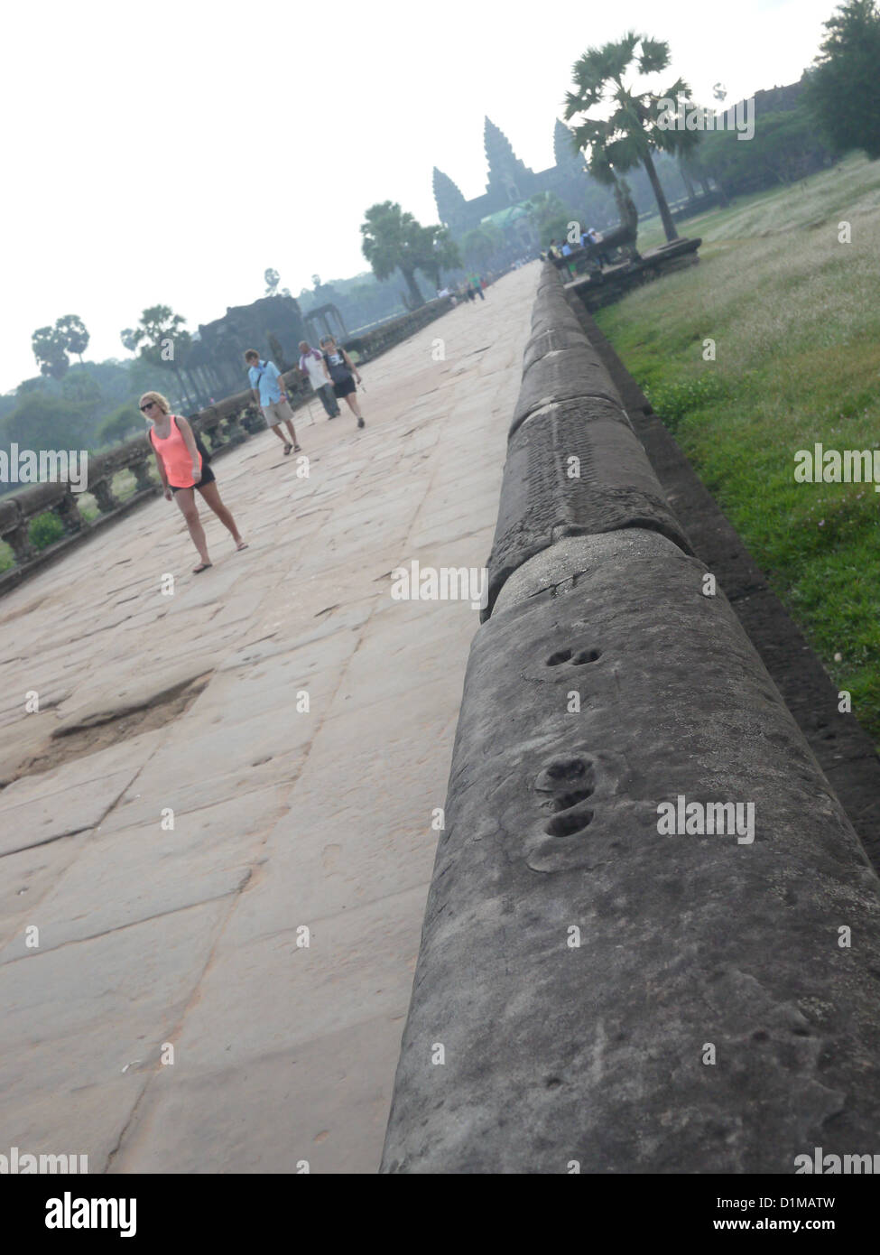 long pathway entrance Angkor Wat Stock Photo - Alamy