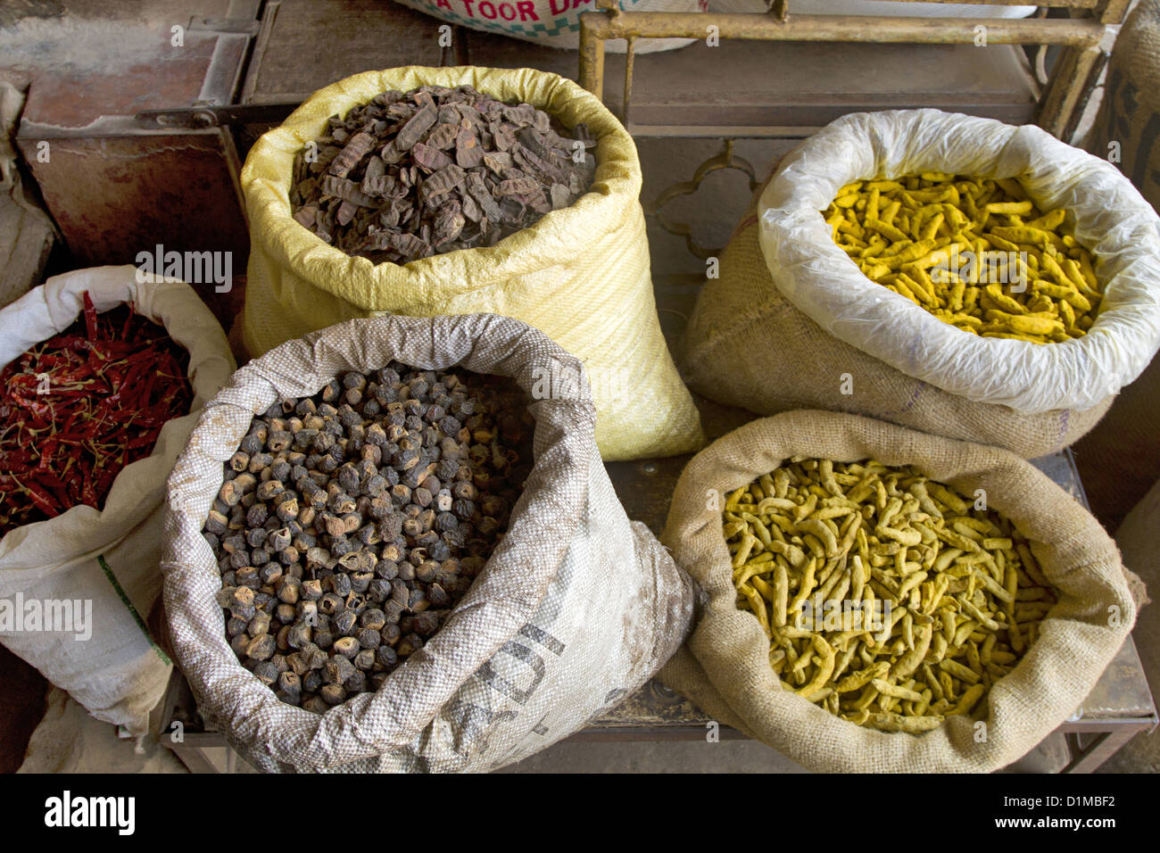 Assorted whole spices close up Stock Photo - Alamy