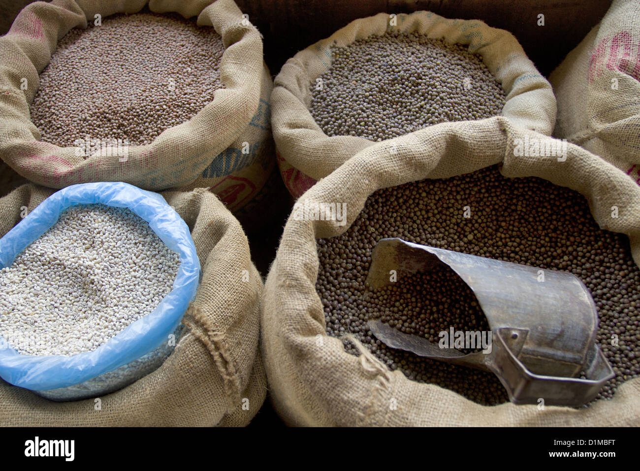 Assorted whole spices close up Stock Photo - Alamy