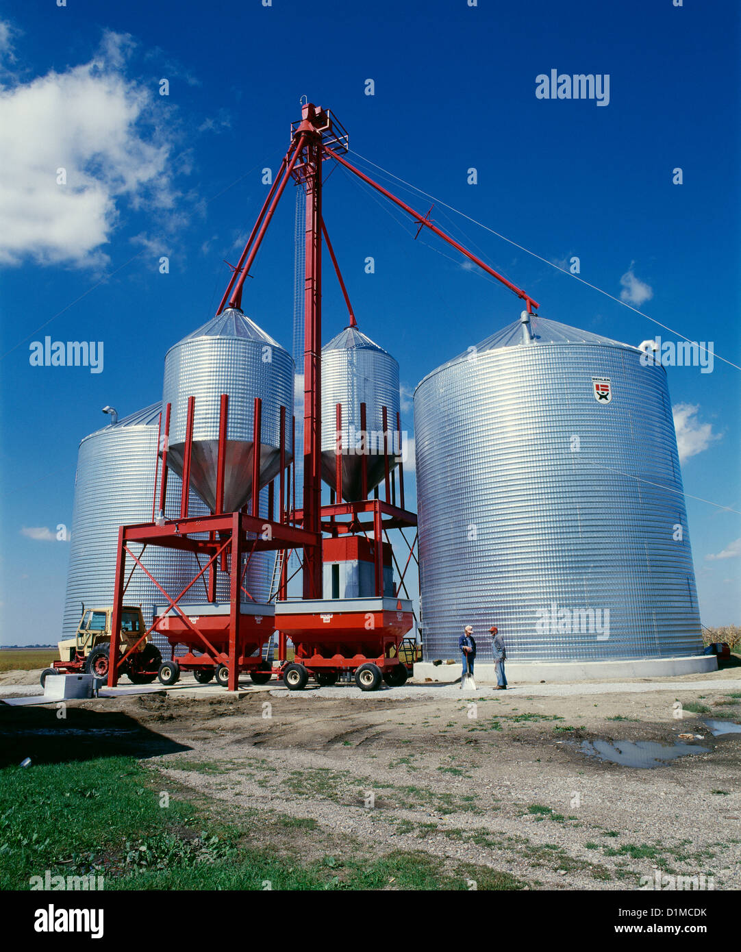 Truck grain bins hi-res stock photography and images - Alamy