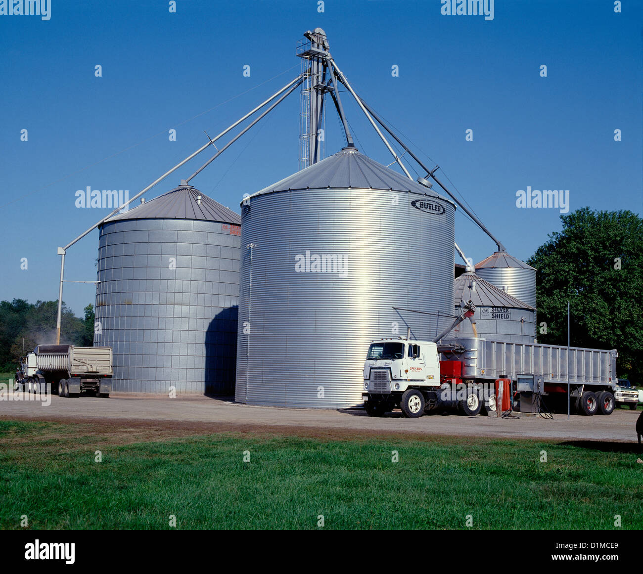 LOADING GRAIN INTO TRUCK FROM ON FARM STORAGE / MARYLAND Stock Photo ...