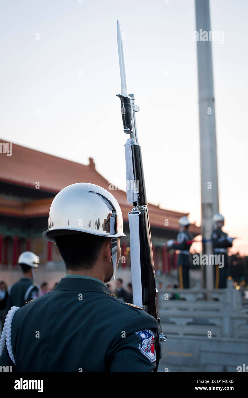 Lowering flag hi-res stock photography and images - Alamy