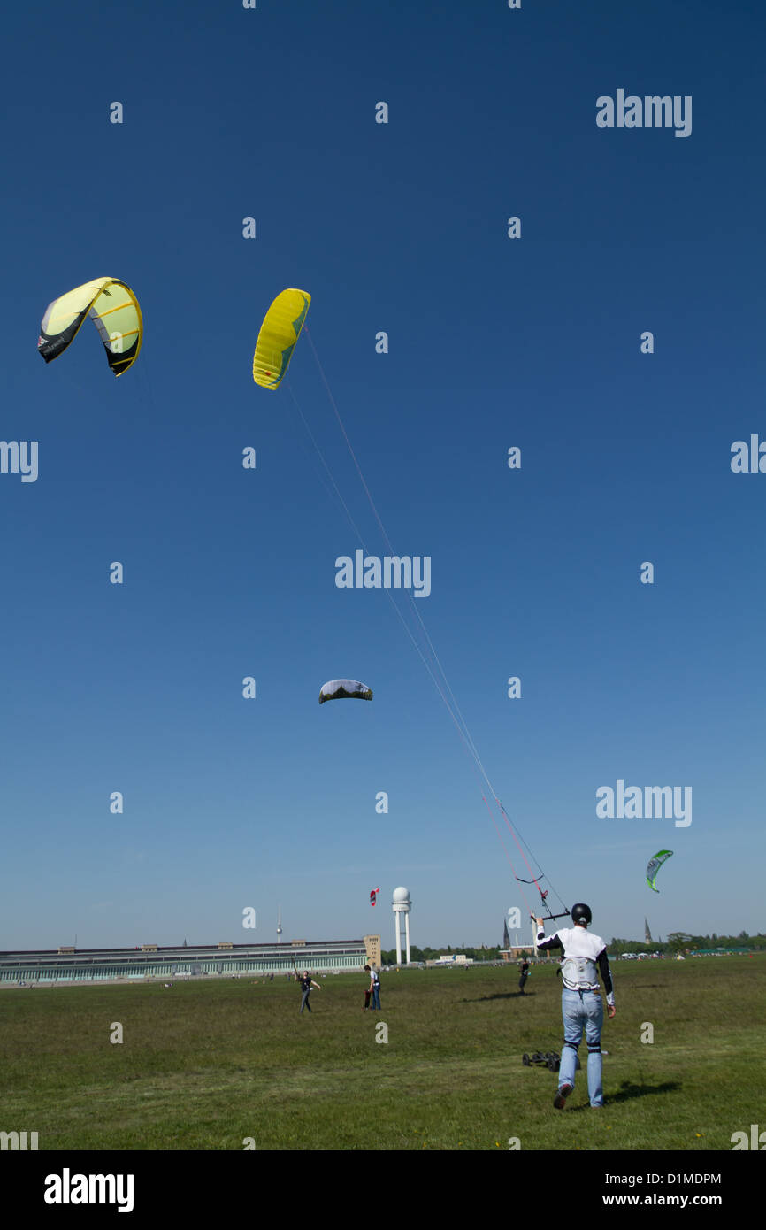 Tempelhof berlin kites hi-res stock photography and images - Alamy