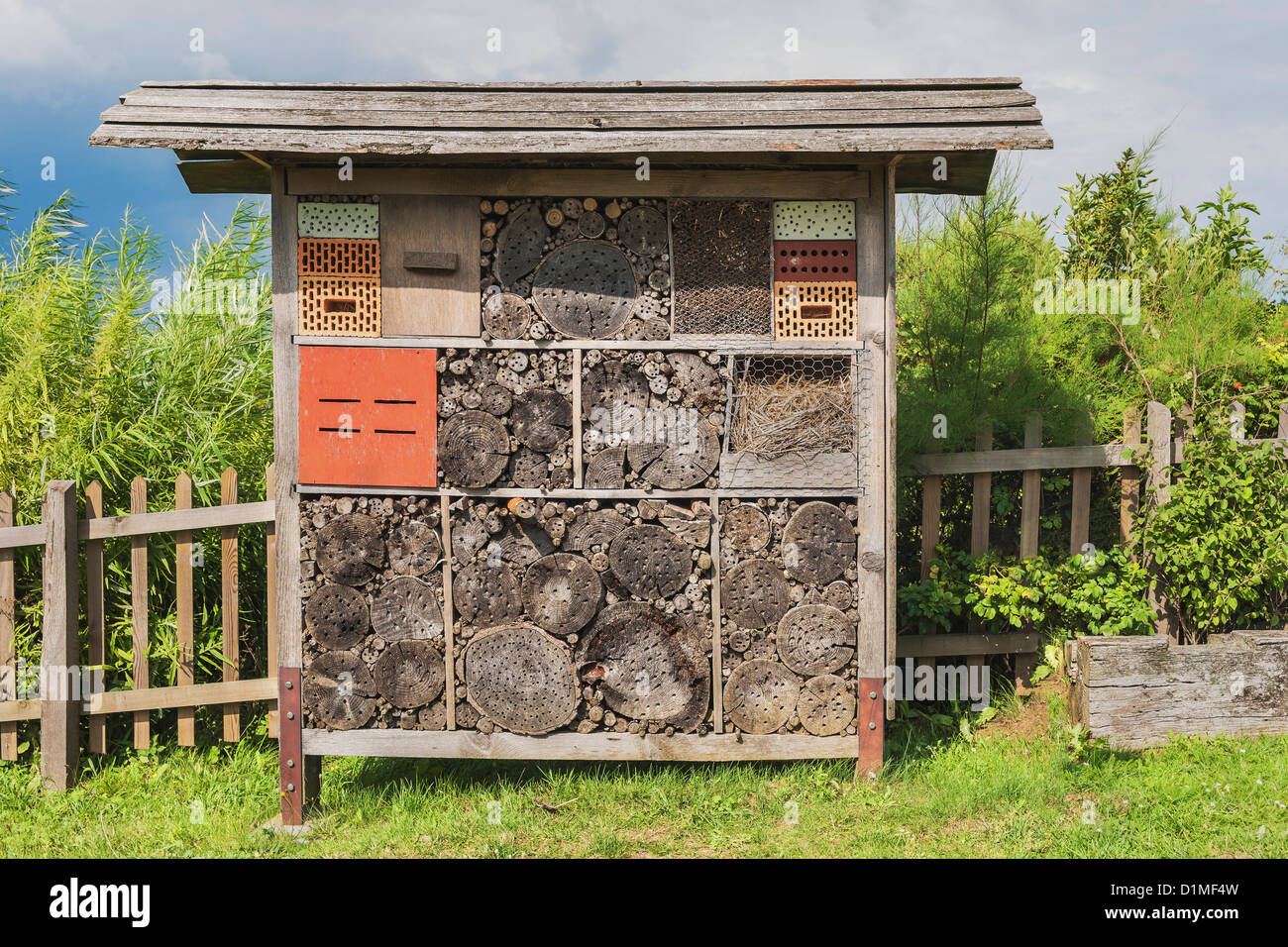 Insect hotel hi-res stock photography and images - Alamy