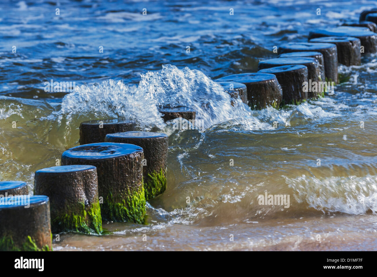 Wood groynes kustenschutz hi-res stock photography and images - Alamy