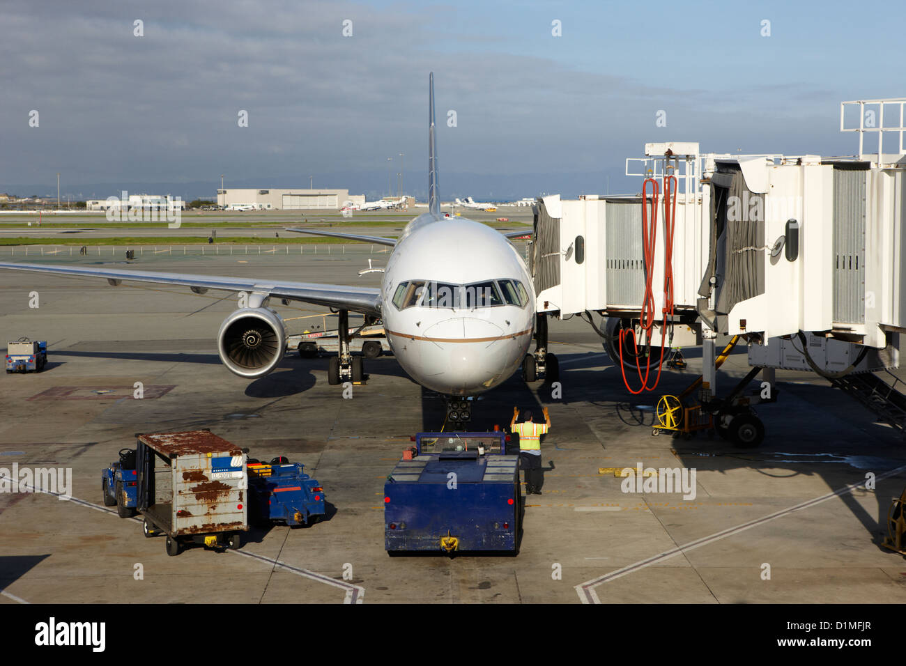 united airlines aircraft pushing back from stand at the San Francisco ...