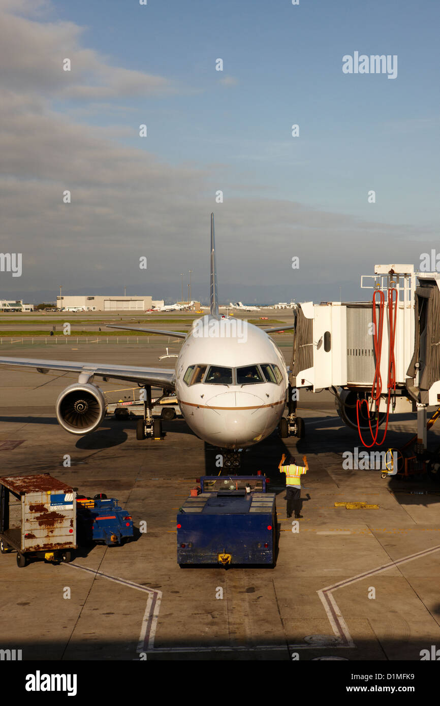 united airlines aircraft pushing back from stand at the San Francisco ...