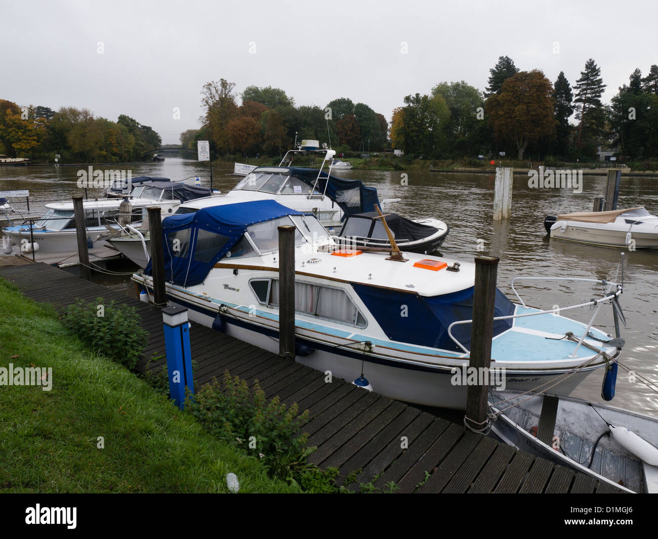 Shepperton road hi-res stock photography and images - Alamy