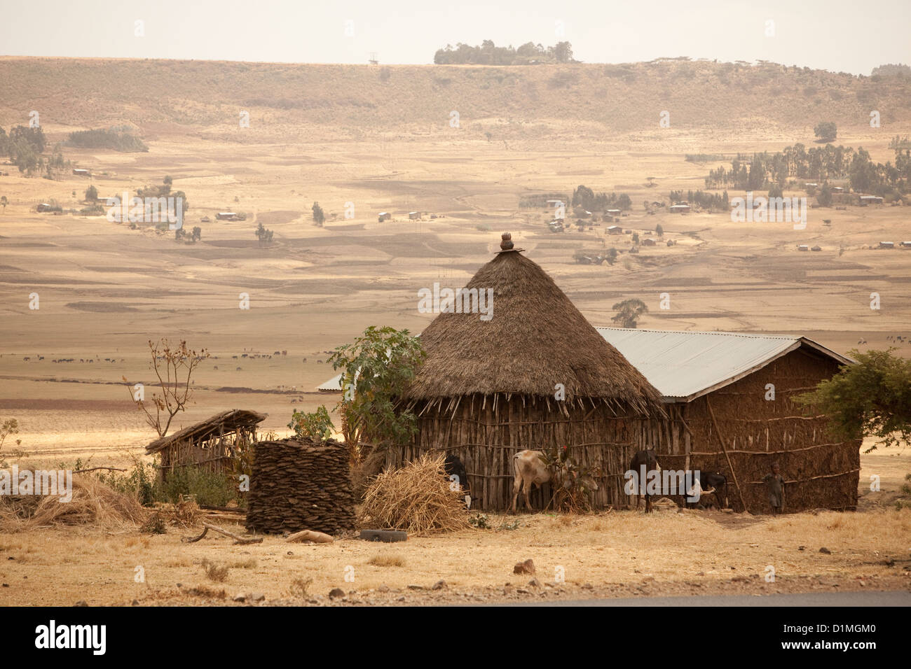 Rural village ethiopia huts hi-res stock photography and images - Alamy