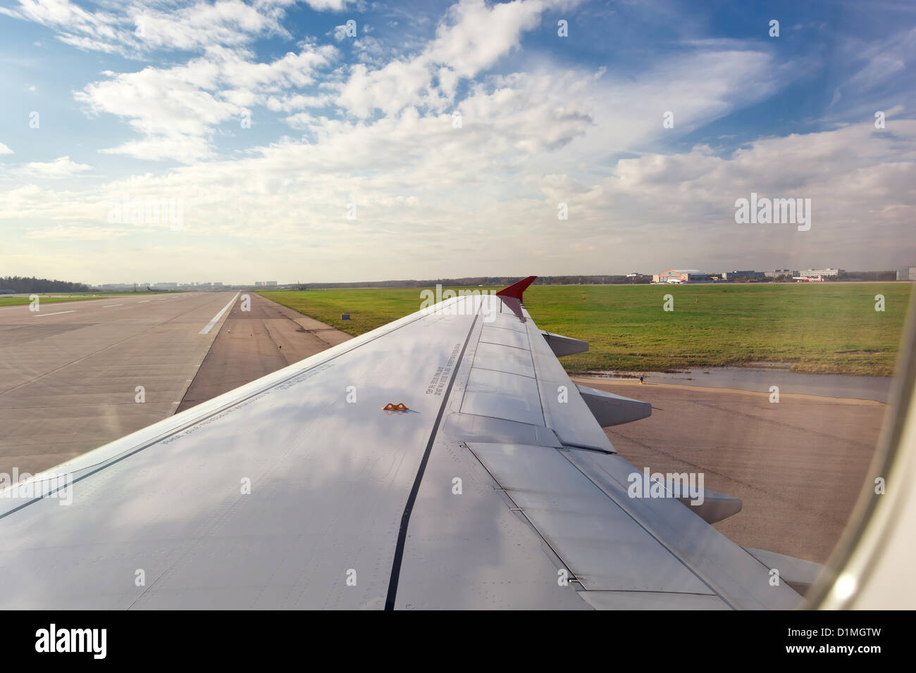 View plane ready landing hi-res stock photography and images - Alamy