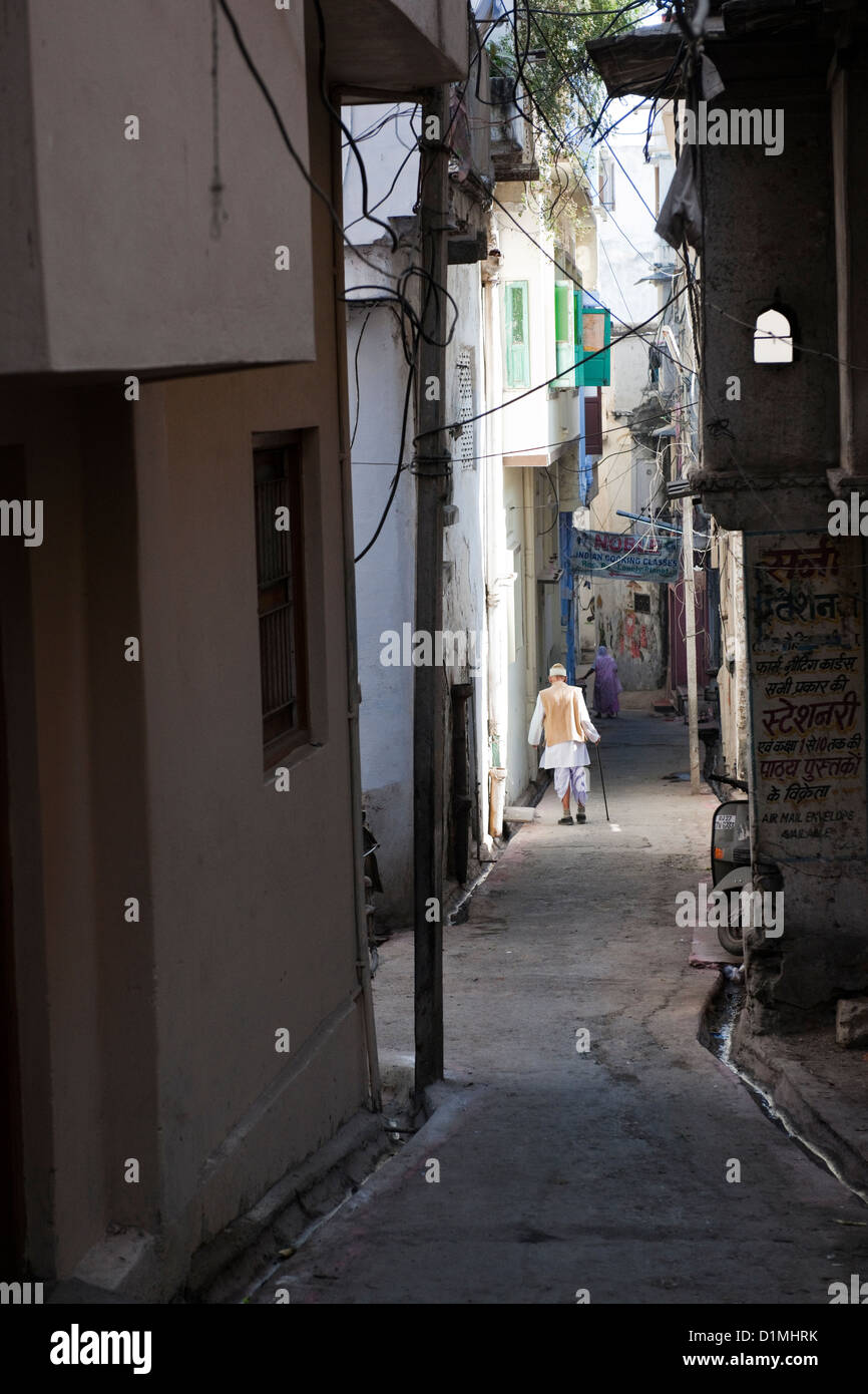 Elderly man in narrow hi-res stock photography and images - Alamy