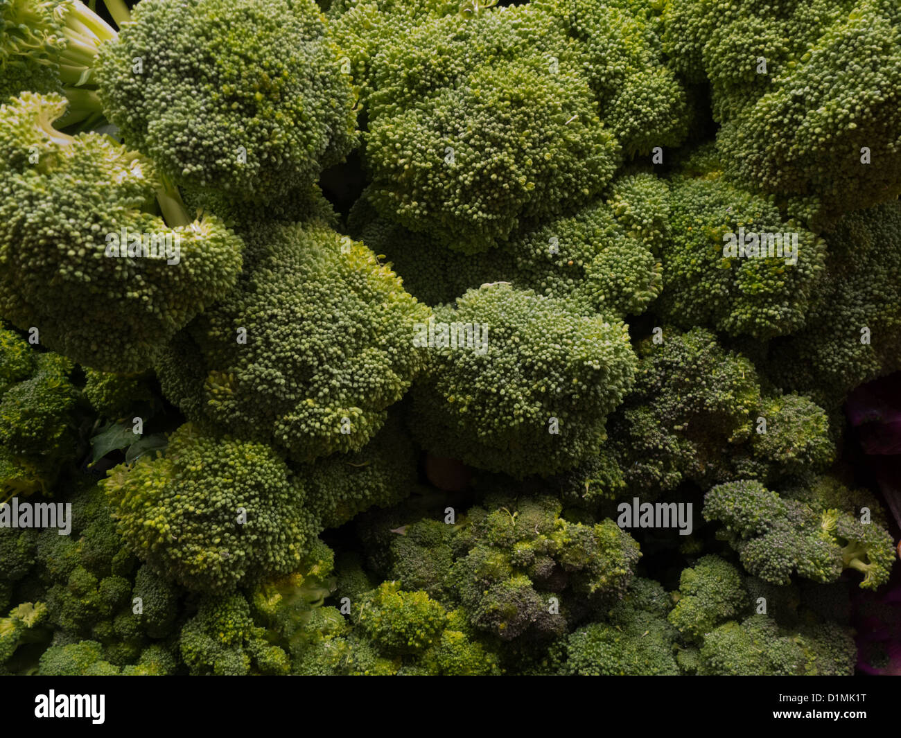 broccoli in grocery store Stock Photo - Alamy