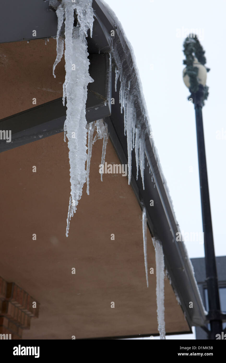 Hanging from gutter hi-res stock photography and images - Alamy