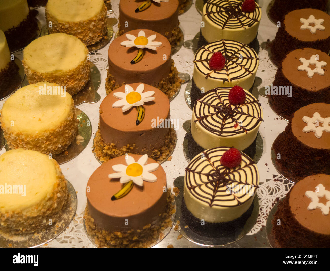 cakes in bakery Stock Photo - Alamy