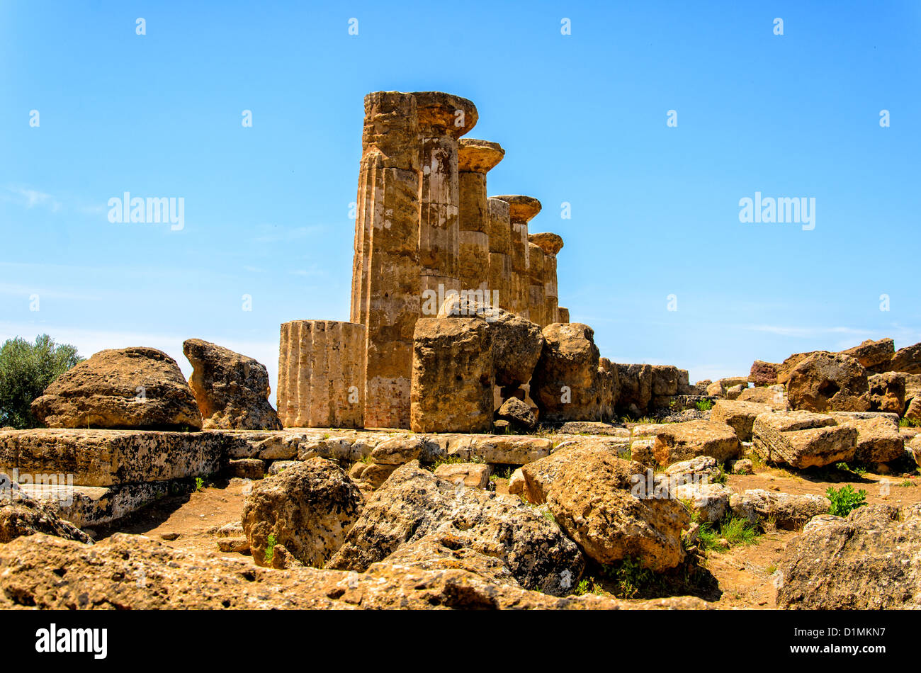 Dorian doric column hi-res stock photography and images - Alamy