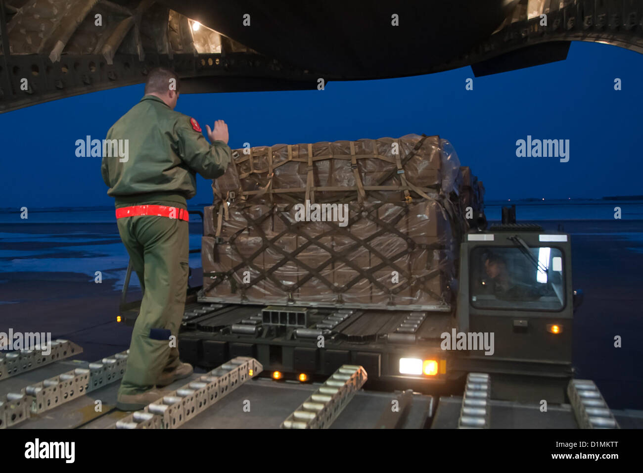 C 17 globemaster iii loadmaster staff hi-res stock photography and ...