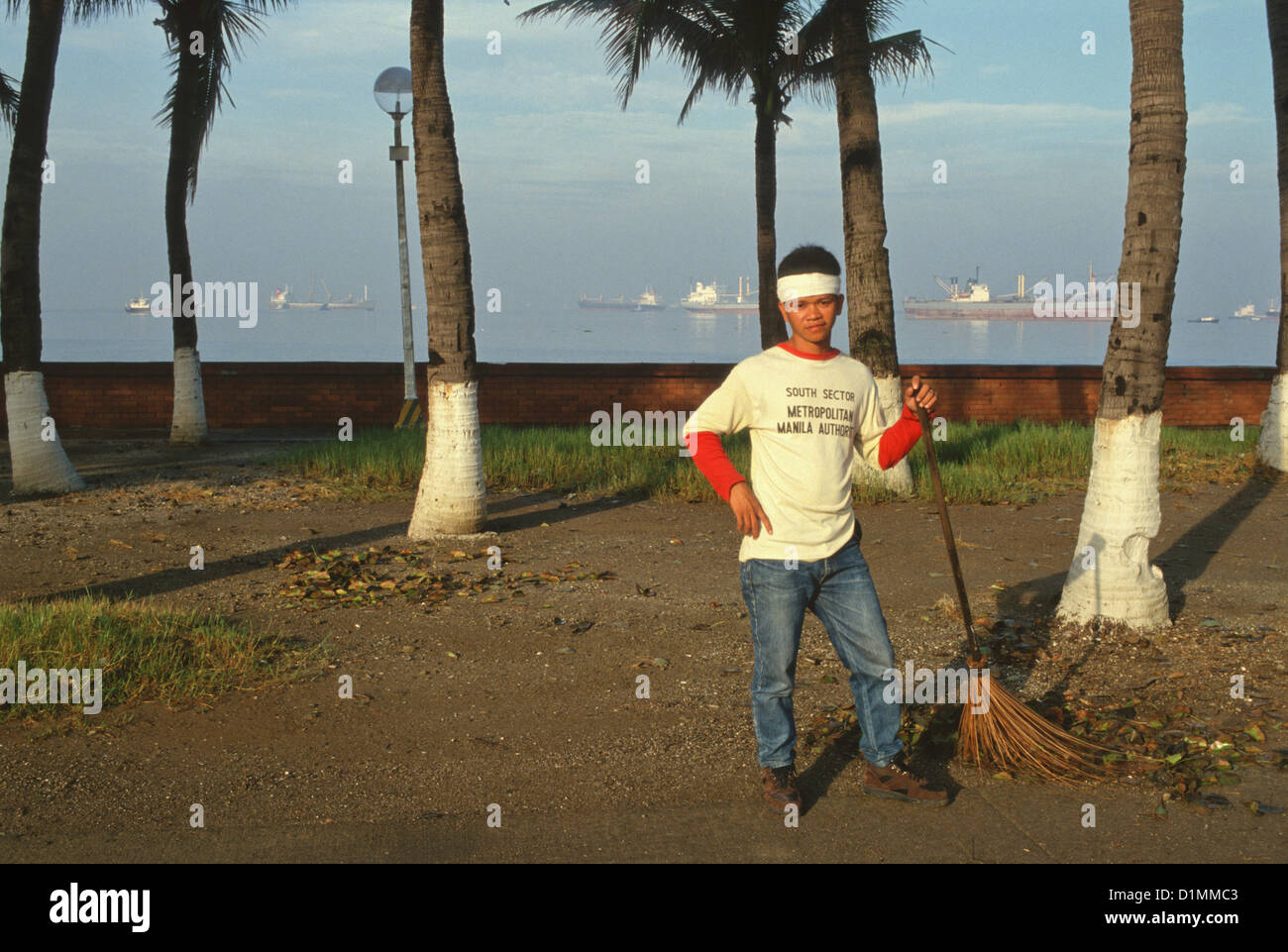 Municipal cleaner worker at the seafront in Manila, Philippines Stock ...
