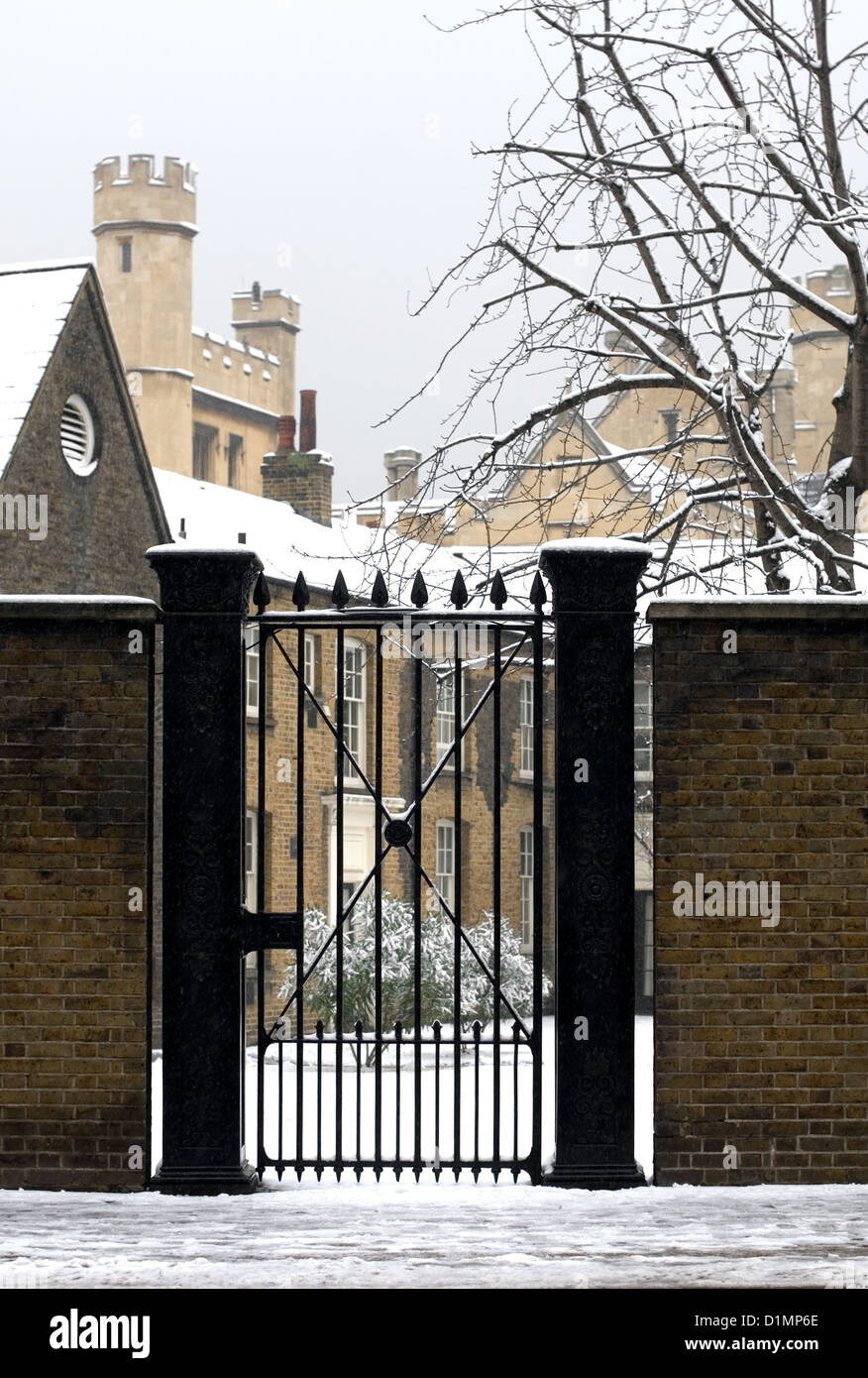 An entrance gate in the grounds of Lambeth Palace, London, England ...
