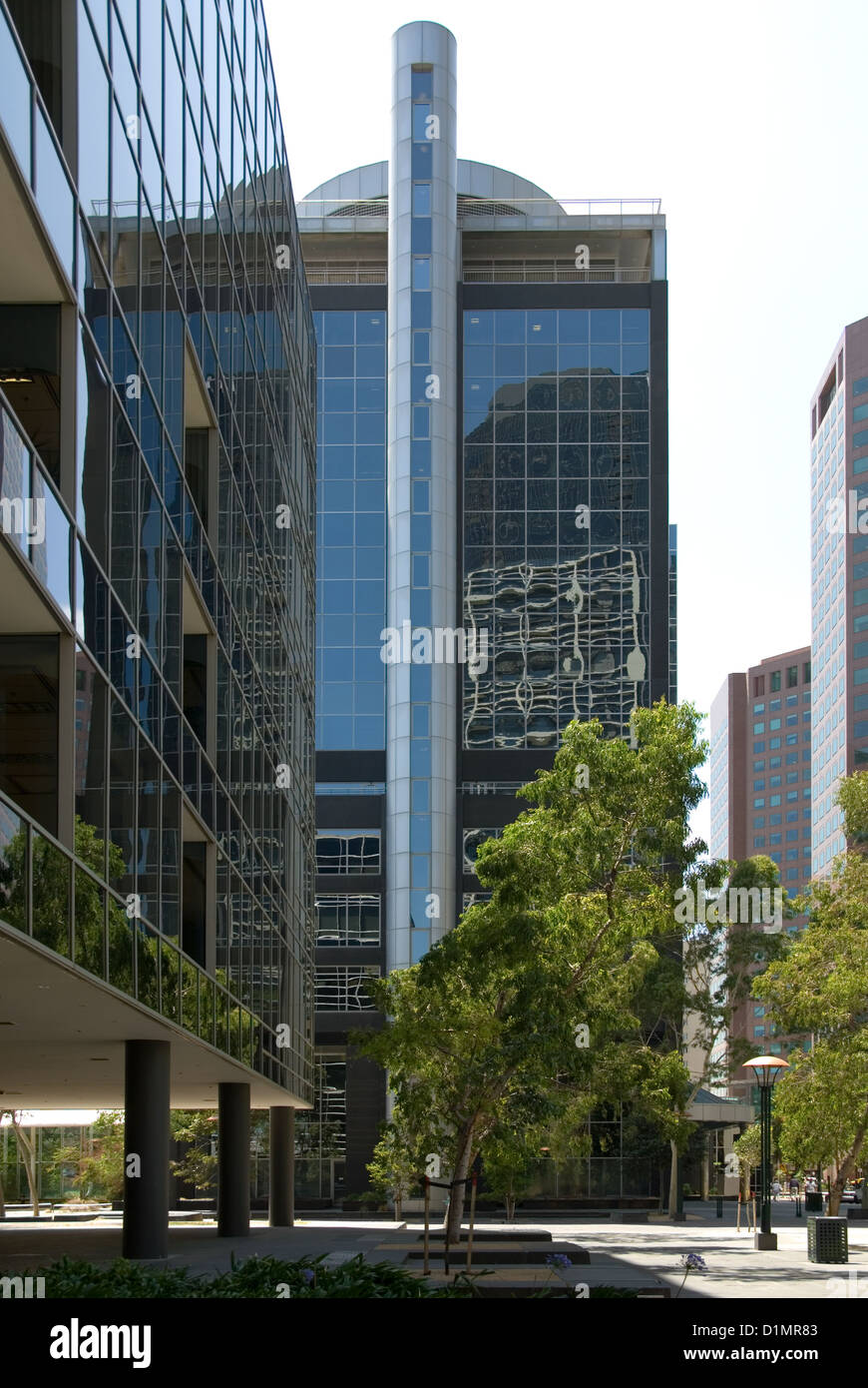 Modern office building courtyard hi-res stock photography and images ...