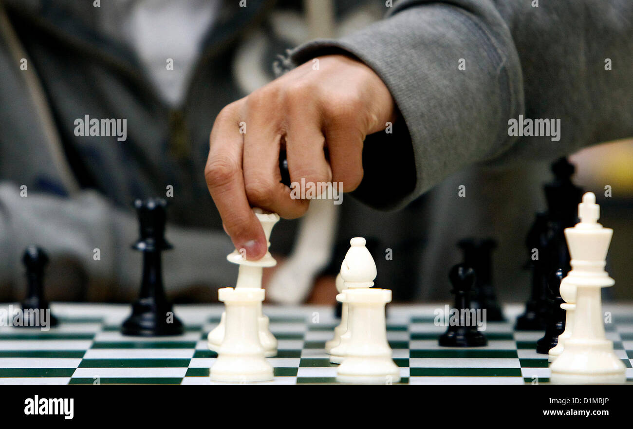 School chess players hi-res stock photography and images - Alamy