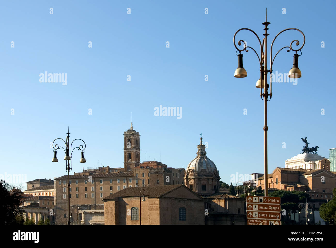 Street Lights on an inner-city street in Rome, Italy Stock Photo - Alamy