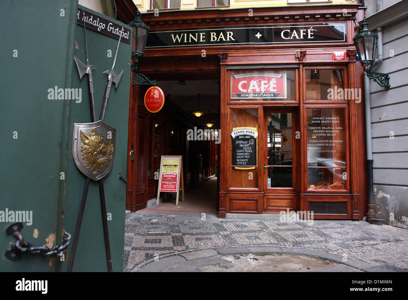 Town corners hi-res stock photography and images - Alamy