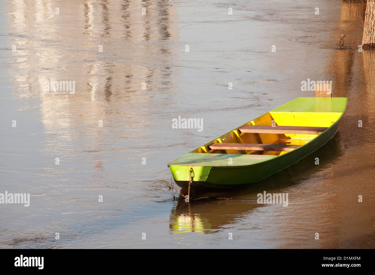 Green painted boat hi-res stock photography and images - Alamy