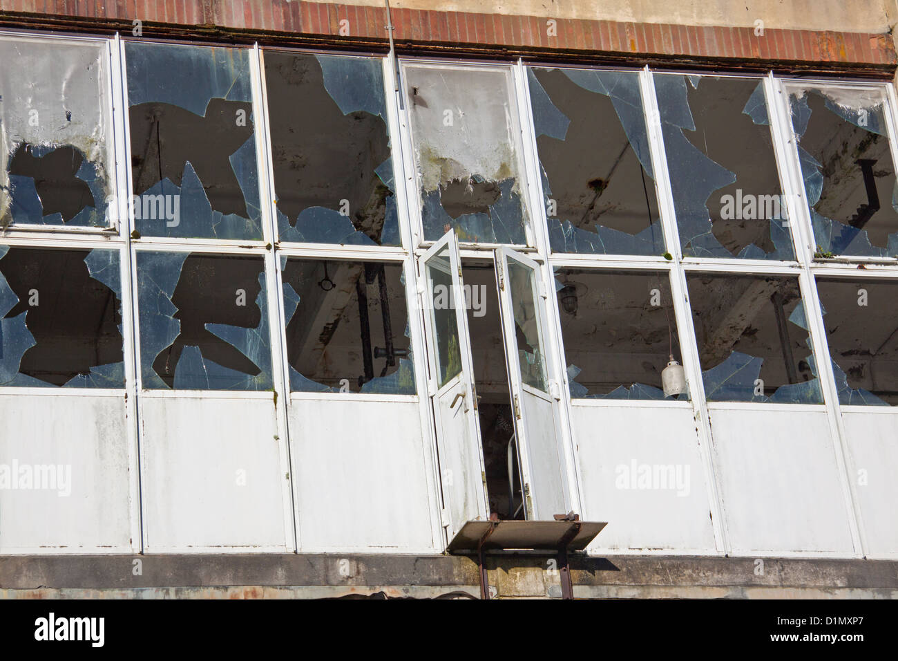 Glass breakage hi-res stock photography and images - Alamy