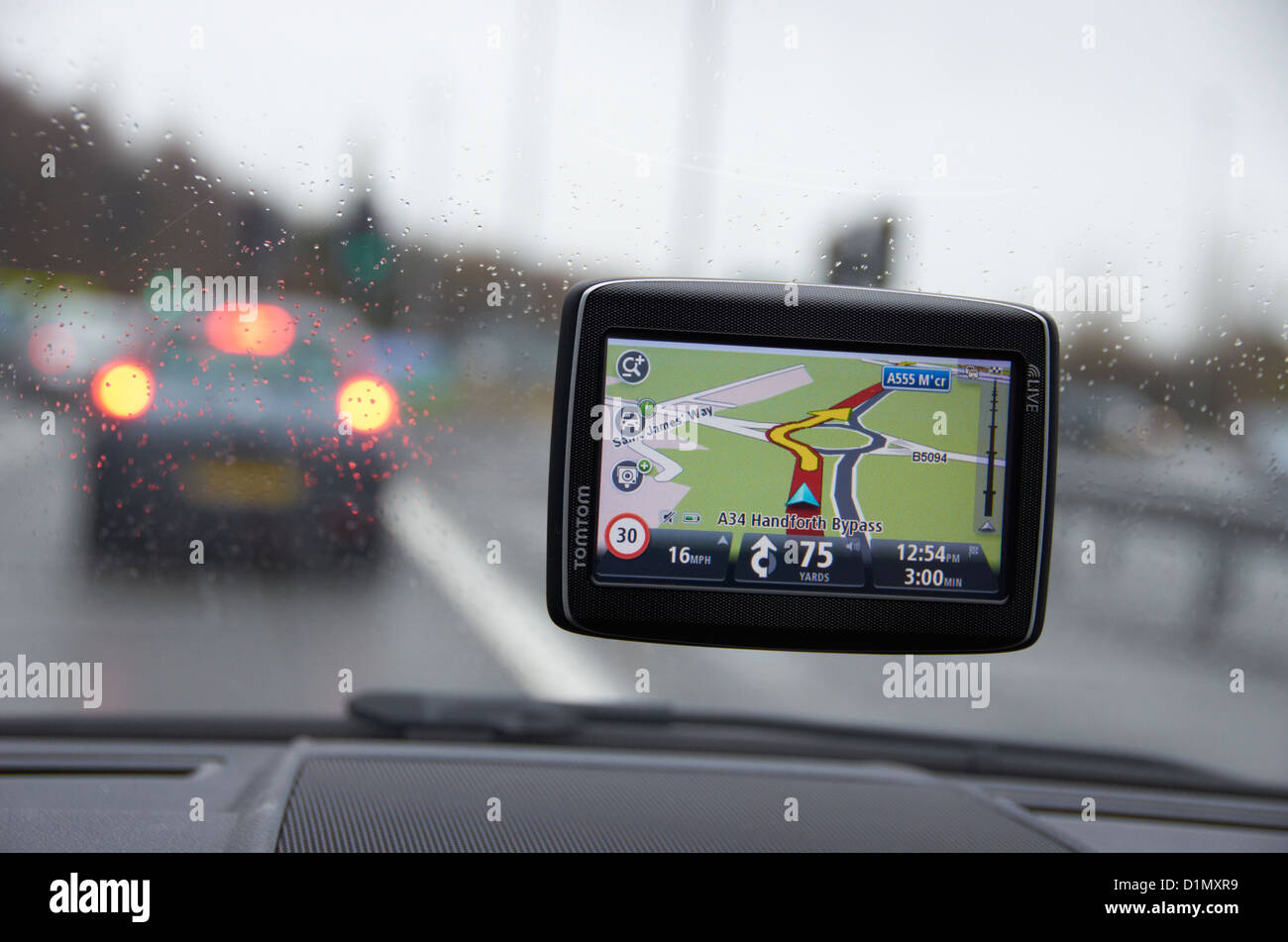 Road markings on traffic roundabout hi-res stock photography and images ...