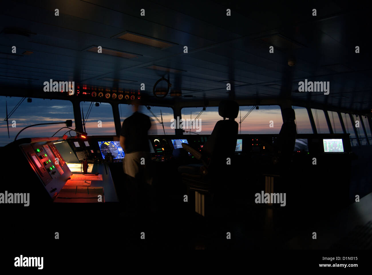 Ship bridge windows hi-res stock photography and images - Alamy