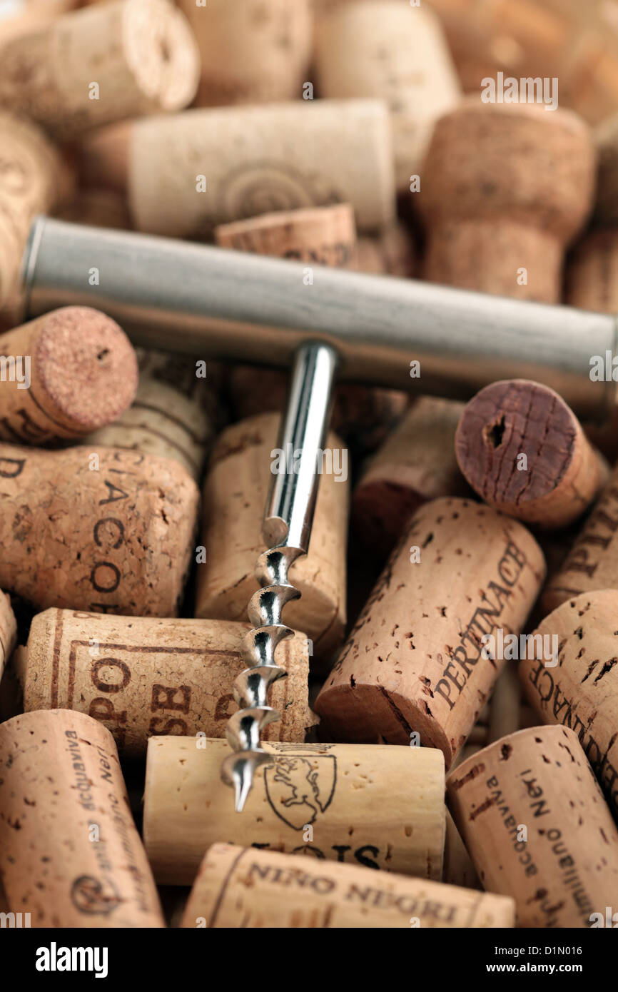 Wine corks an corkscrew Stock Photo - Alamy
