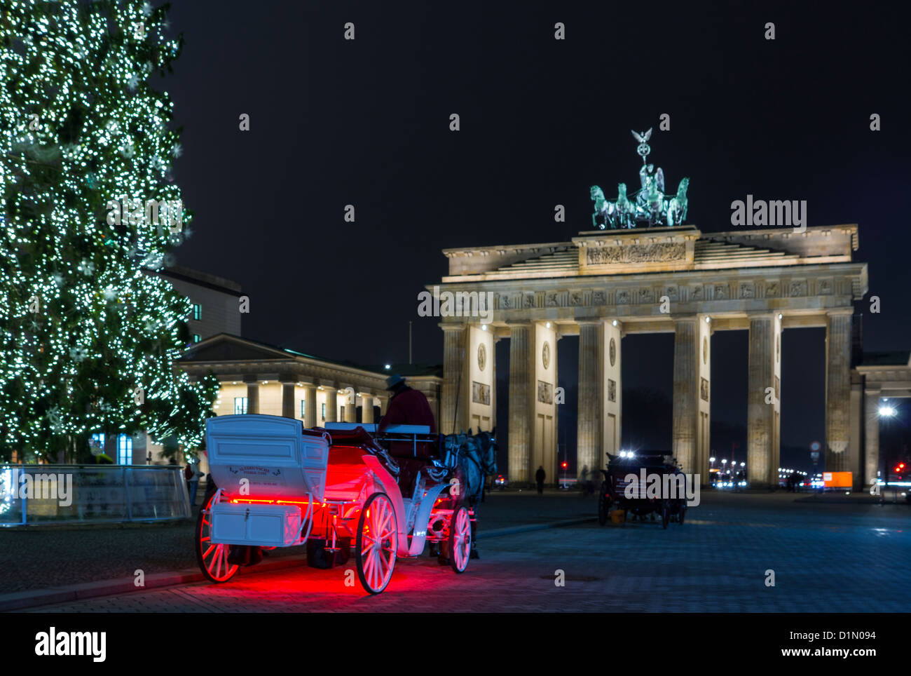 Christmas tree at the Brandenburg Gate, Berlin, Germany Stock Photo - Alamy