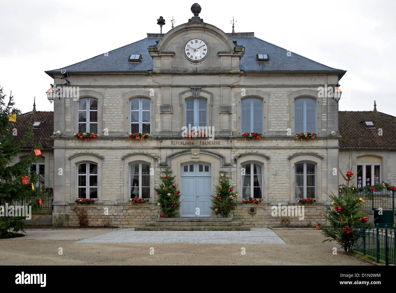Hall with windows hi-res stock photography and images - Alamy