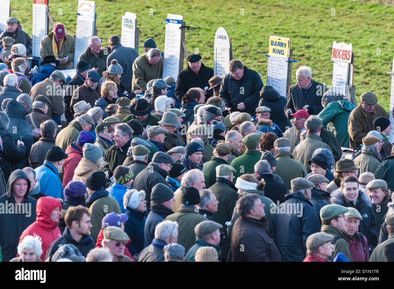 Hunt crowds hi-res stock photography and images - Alamy