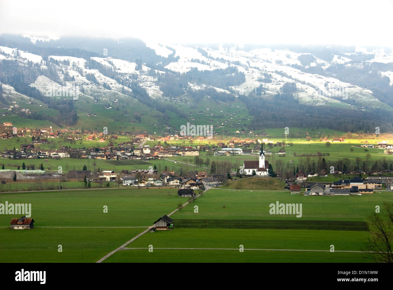Swiss homes hi-res stock photography and images - Alamy