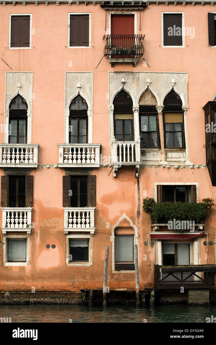 Apartments and windows hi-res stock photography and images - Alamy