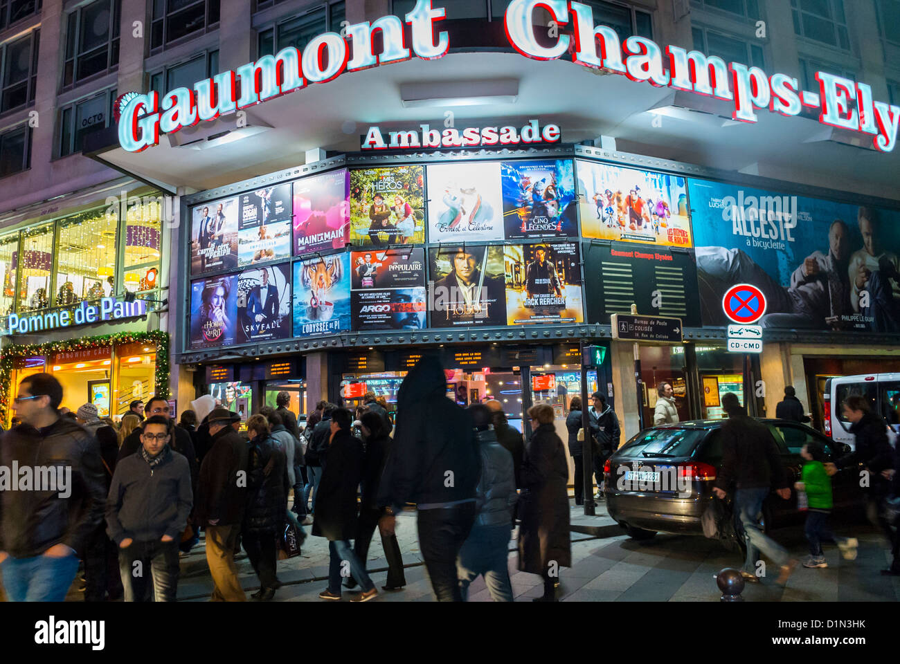 Paris, France, Busy Street Scenes, Avenue des Champs-Elysees , waiting ...