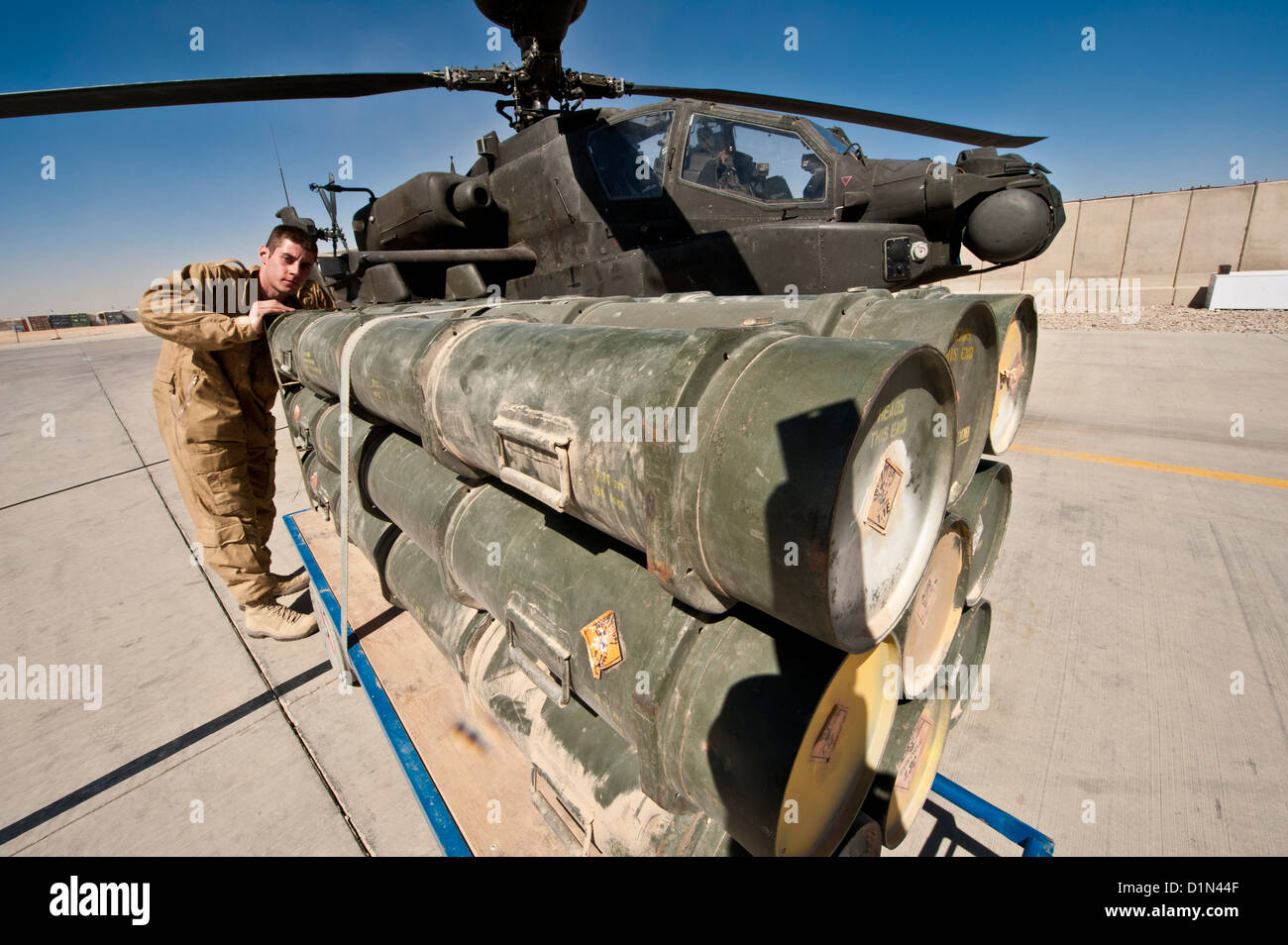 AH-64 Apache Helicopter Stock Photo - Alamy