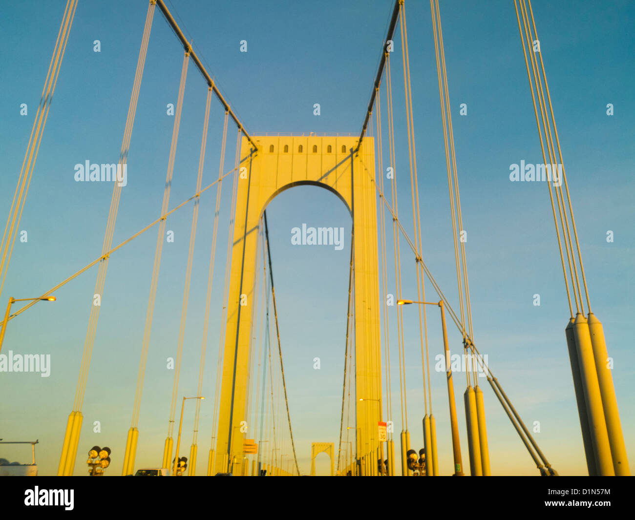 Whitestone bridge hi-res stock photography and images - Alamy