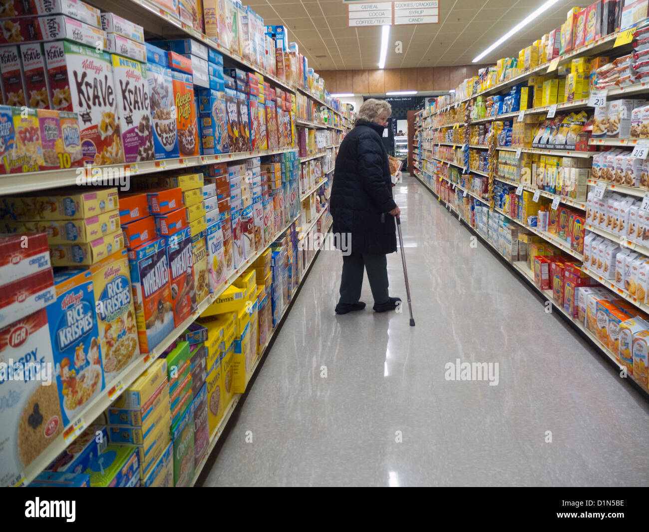 grocery store shopping Stock Photo - Alamy