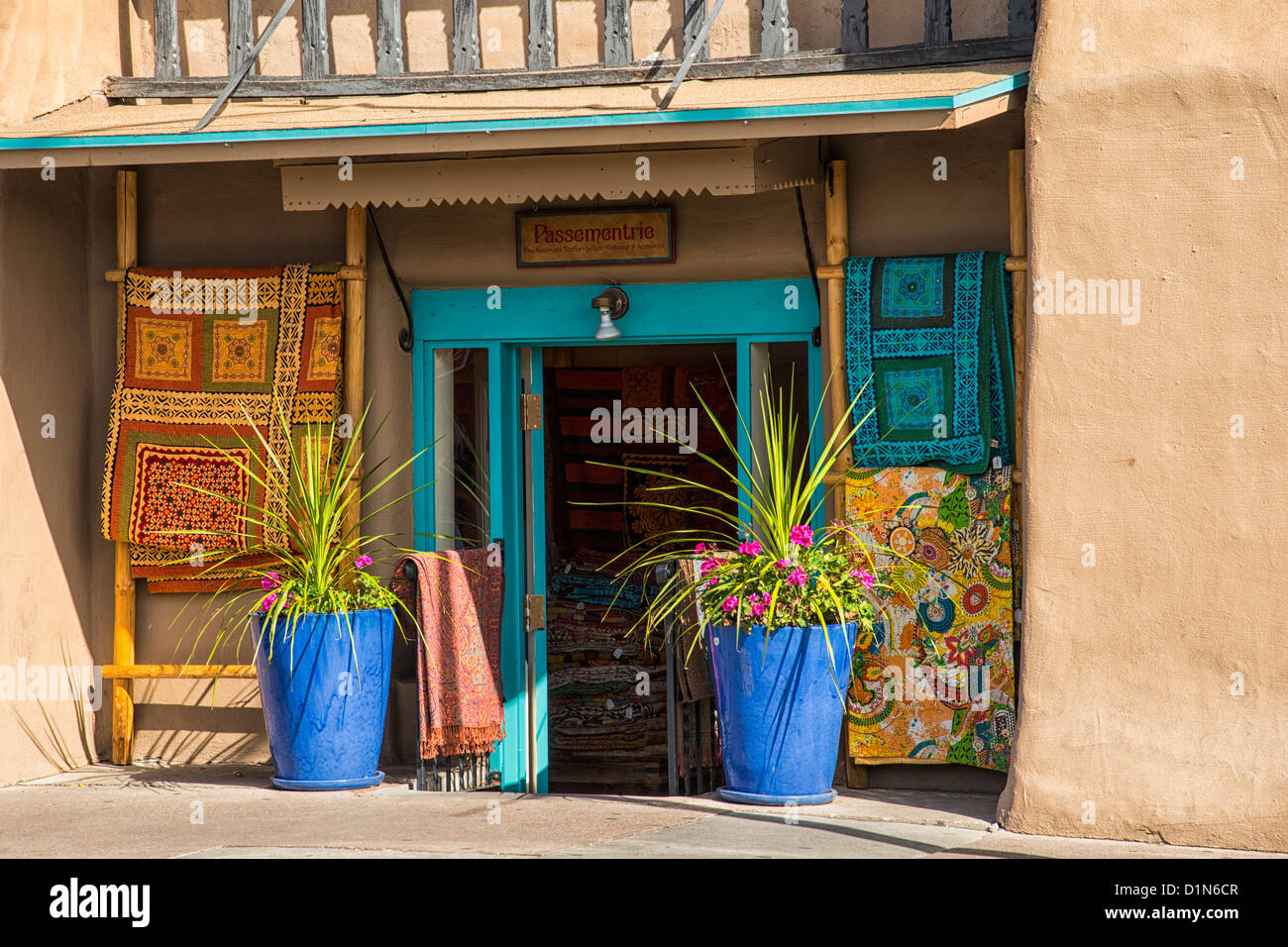 Storefront and visitor hi-res stock photography and images - Alamy
