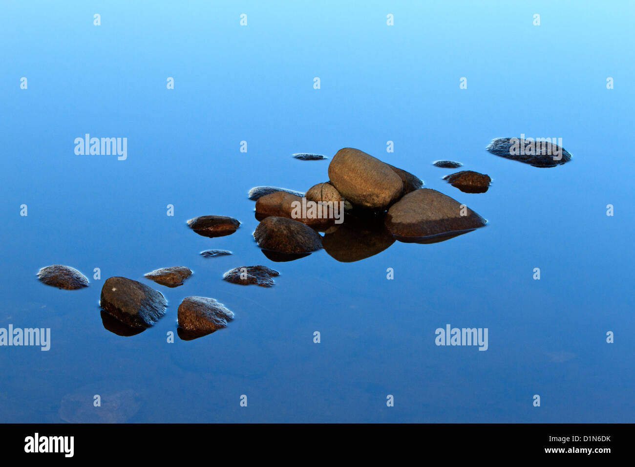 Water rocks pond hi-res stock photography and images - Alamy