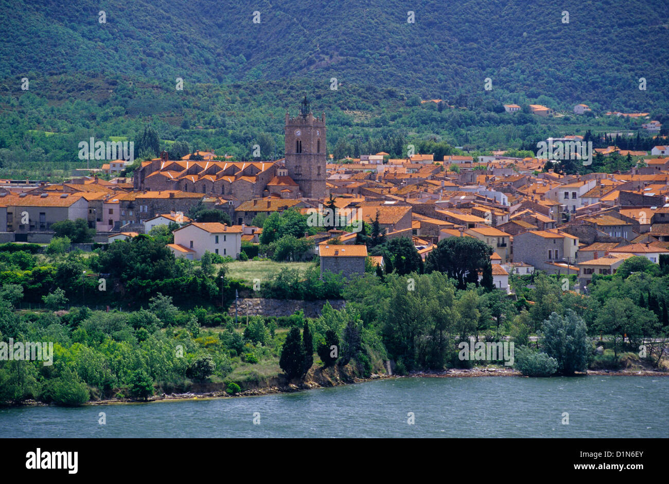 Village of Vinça and Tet river, Eastern Pyrenees, Languedoc-Roussillon ...