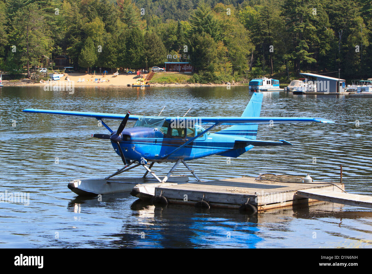 Float plane airplane hi-res stock photography and images - Alamy