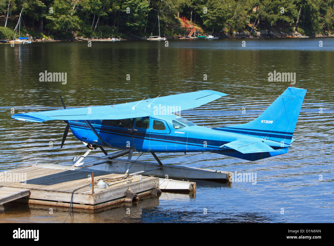 Float plane hi-res stock photography and images - Alamy