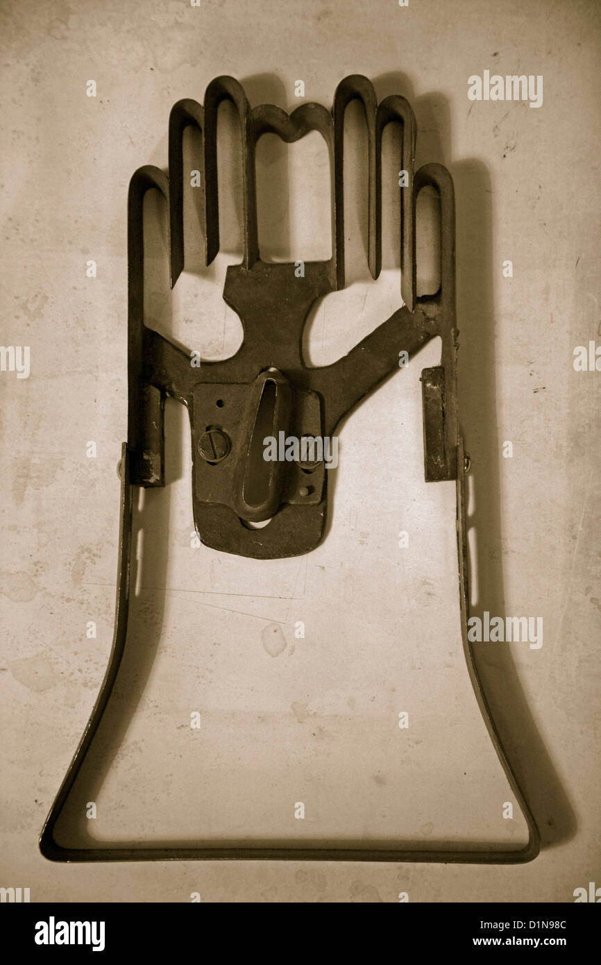 glove cutting frame ny Stock Photo - Alamy