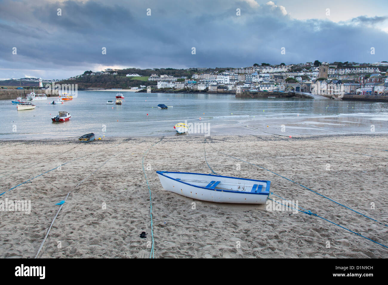 Threatening storm clouds gather over the harbour at St Ives, Cornwall ...