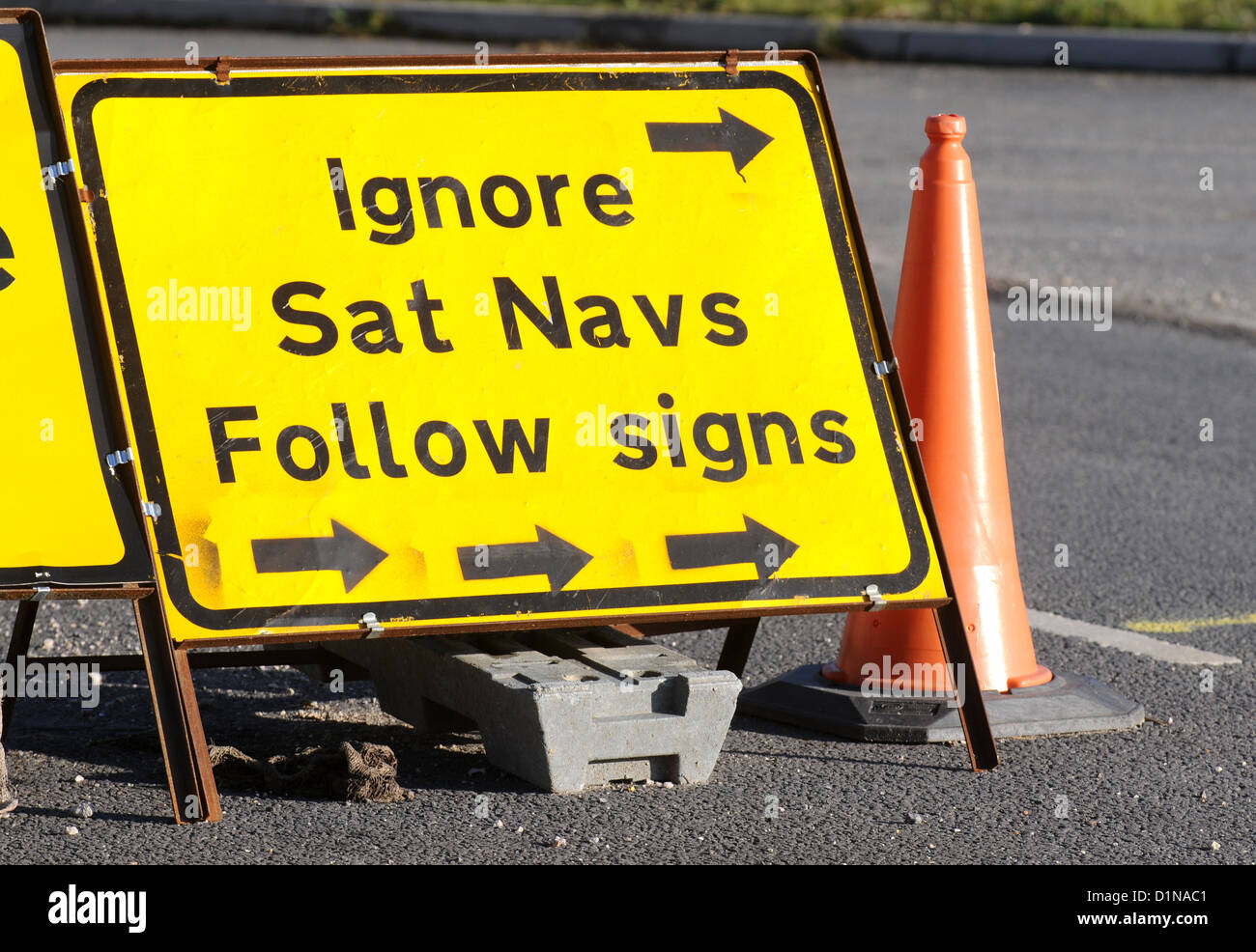 Sat nav warning sign signs hi-res stock photography and images - Alamy