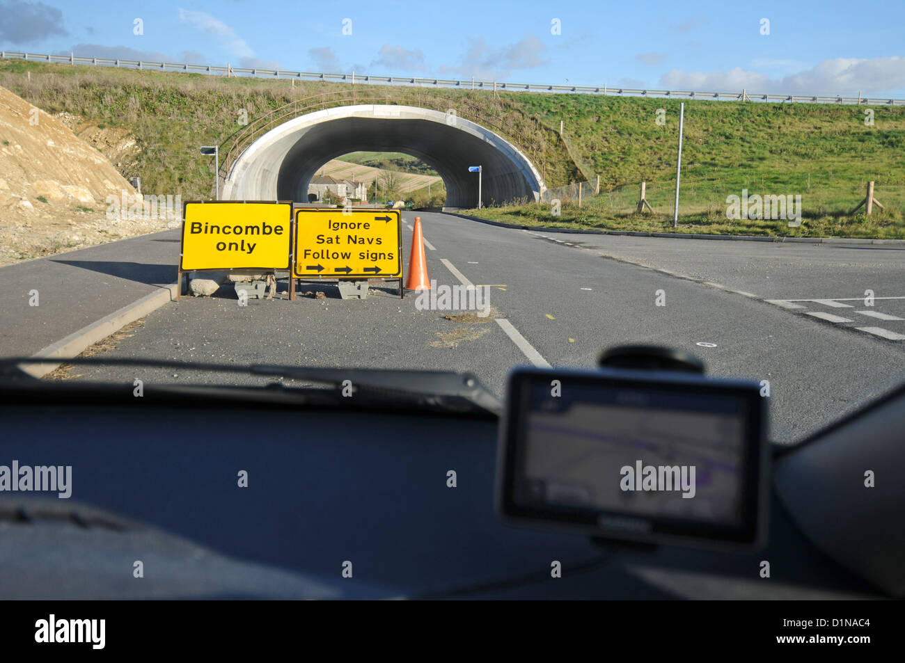 Ignore sat nav warning road sign hi-res stock photography and images ...