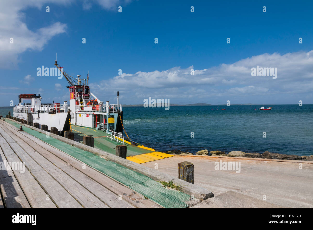 Isle of Gigha Calmac Ferry ' Loch Ranza ' at Tayinloan with Sound of ...